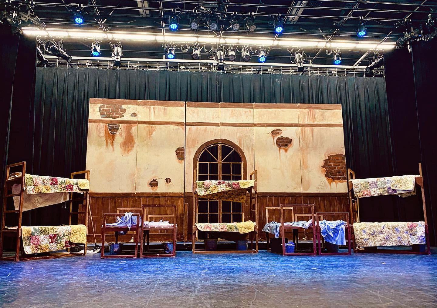 Annie sets - Encore Theatrical LA