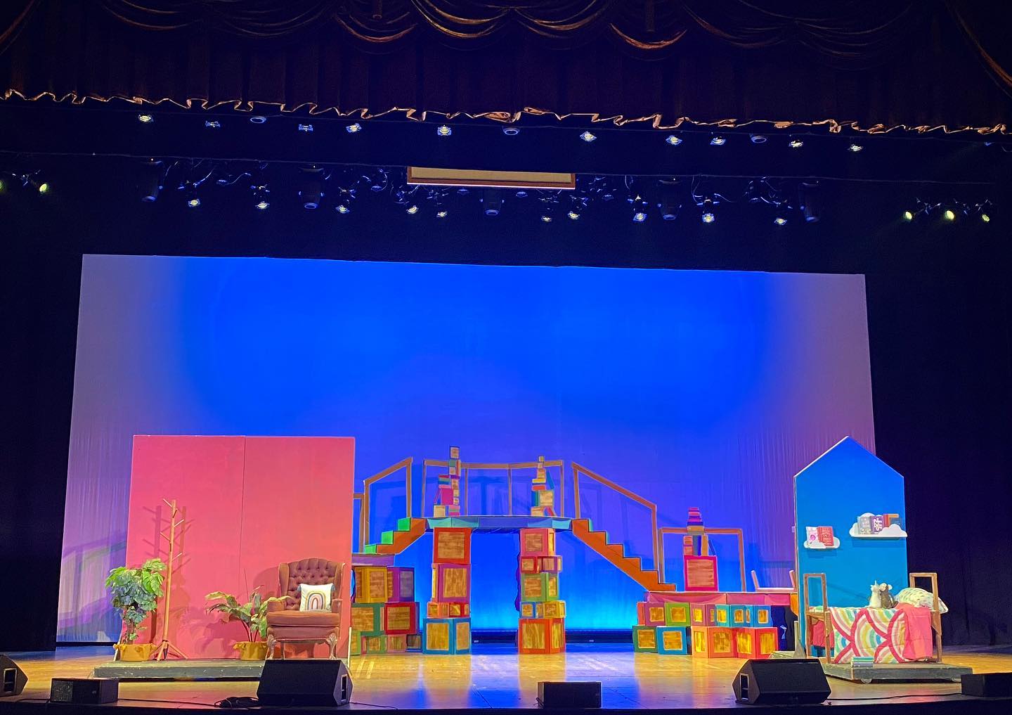 Matilda Sets - Encore Theatrical LA